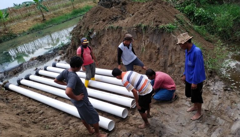RSI membantu pemasangan pipa saluran pembuangan air